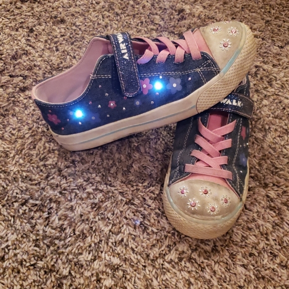 Airwalk | Shoes | Airwalk Girls Light Up Velcro Shoes | Poshmark